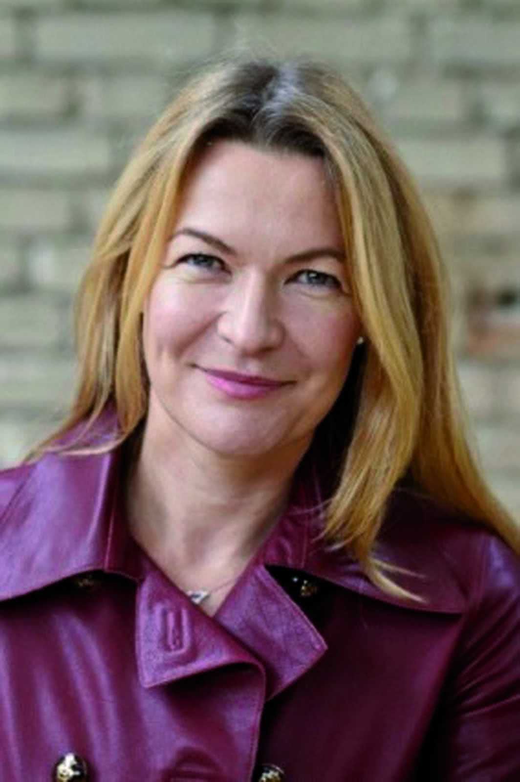 Julia K. Stein | Carlsen